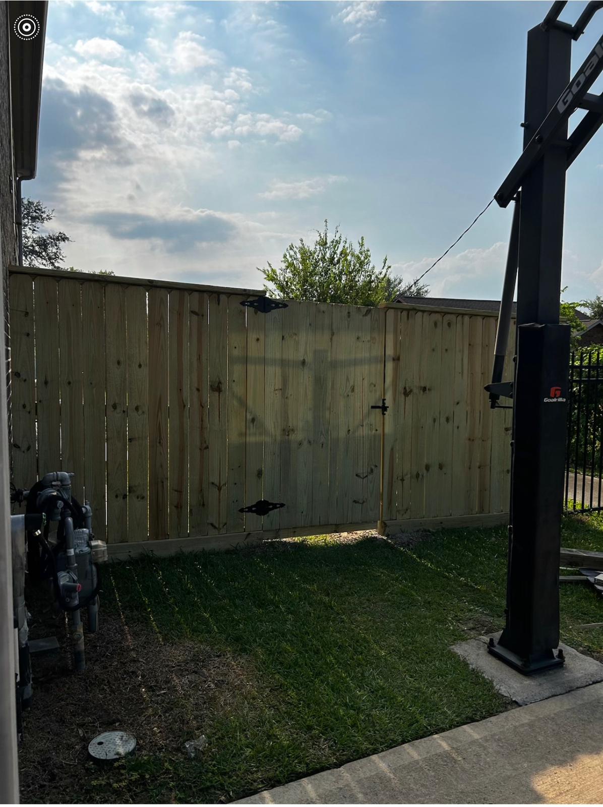Installing Custom Pine Fence and Gates in Houston TX - Mustang Fencing ...