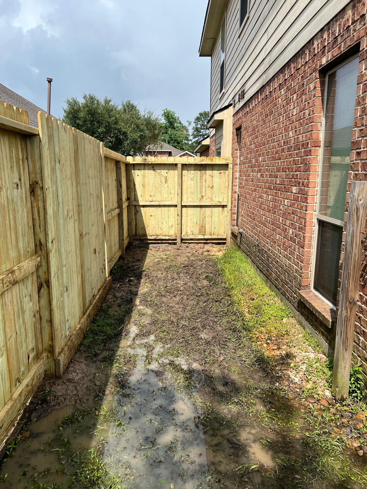 Crafting an Elegant Cedar Fence Top and Trim in Spring Texas- Mustang ...